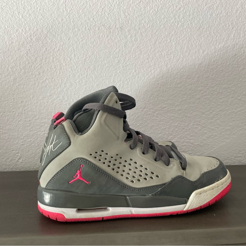 Nike Jordan Flights ~ Wolf Grey And Hyper Pink - Gem